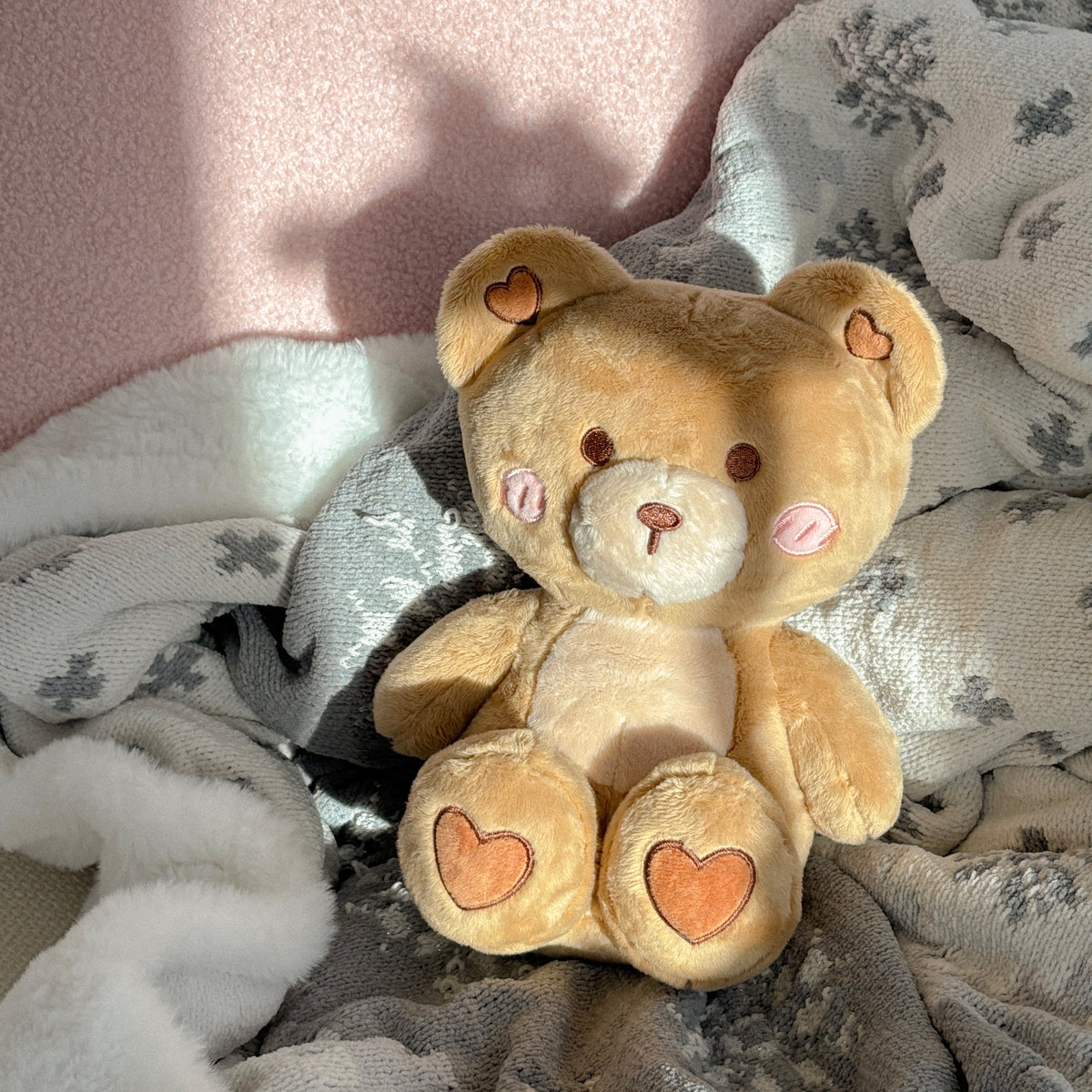 love teddy sitting plush – Ahn Studio